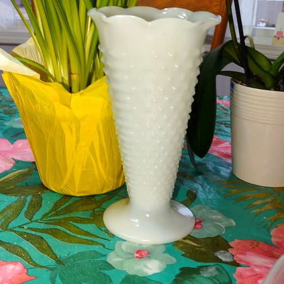 Anchor Hocking | Accents | Anchor Hocking Hobnail Footed Vase | Poshmark